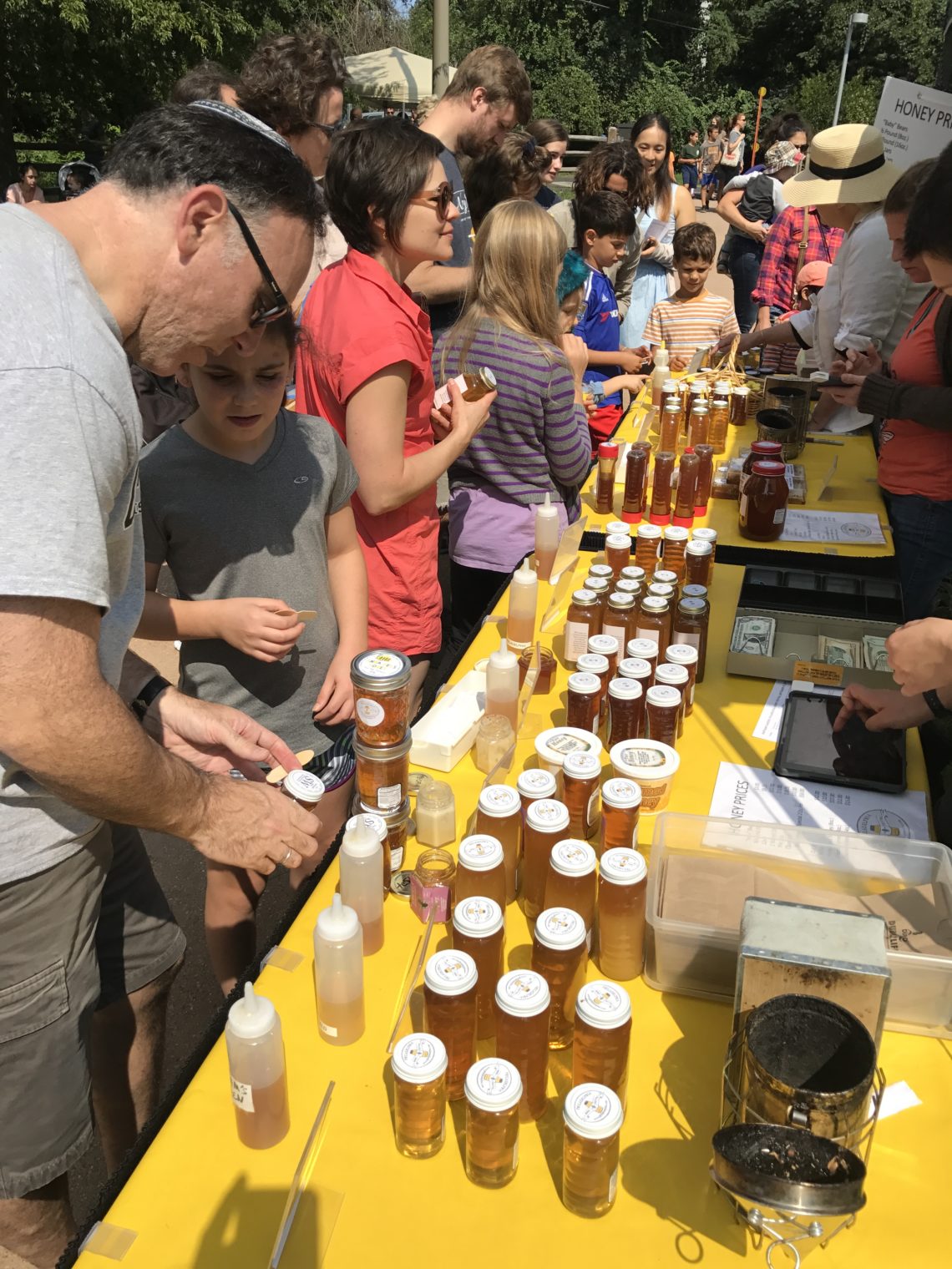 Philadelphia Beekeepers Guild - Givin' a durn about bees since 2009
